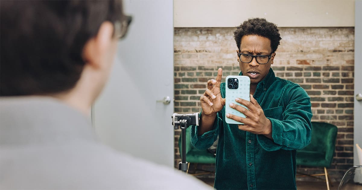 How to Take a Professional Headshot with Your Smartphone | Online Optimism